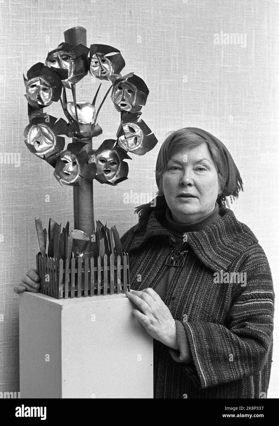 1975 artist else hagen with the sculpture hi-res stock photography and ...
