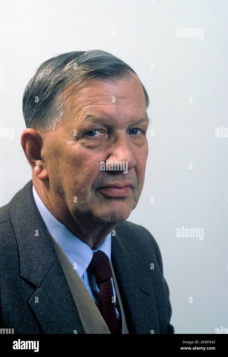 Ap oslo portrait photo henrik laurvik ntb alone portrait hi-res stock ...