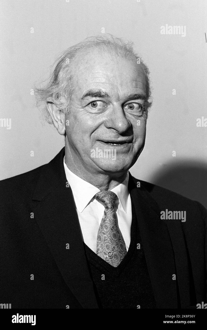 Oslo 196211. Nobel Peace Prize winner, Professor Linus Pauling visits ...