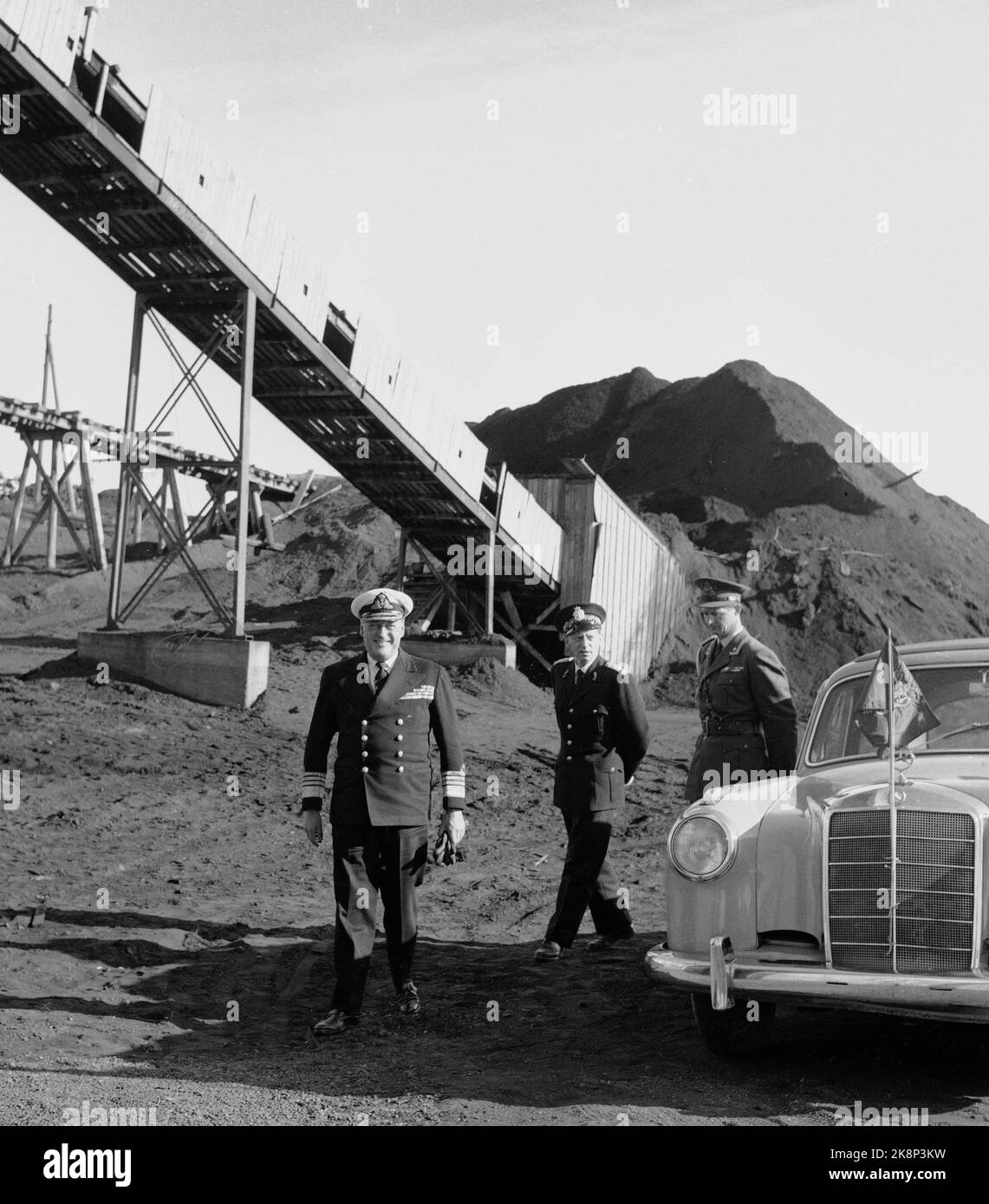 Svalbard August 1961 King Olav visits Svalbard. Here is the king in the ...