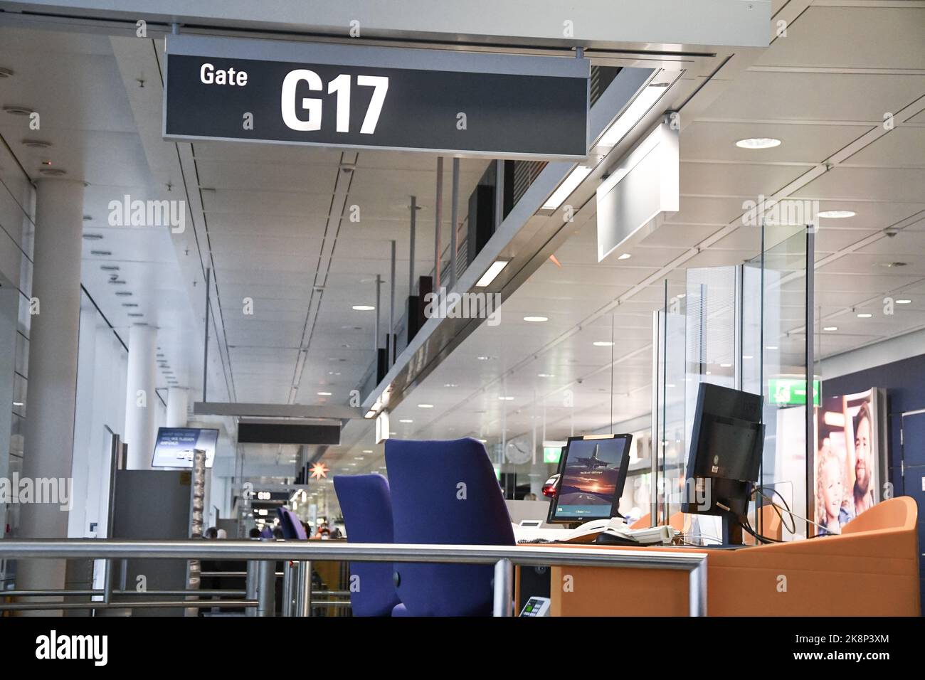 Photo of sign saying gate at an airport Stock Photo - Alamy