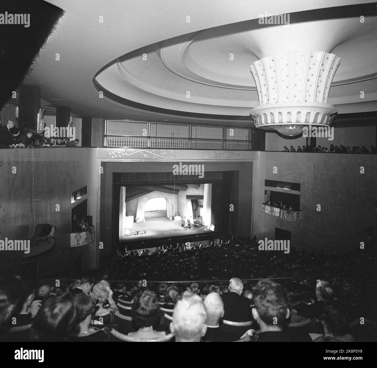 Oslo 19590216: The opening of the Norwegian Opera. The carpet goes up ...