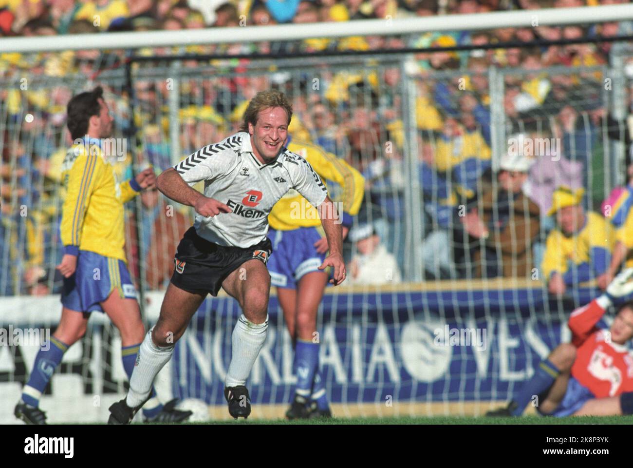 Jorn h moen ntb soccer happiness logos action alone hi-res stock photography and images - Alamy