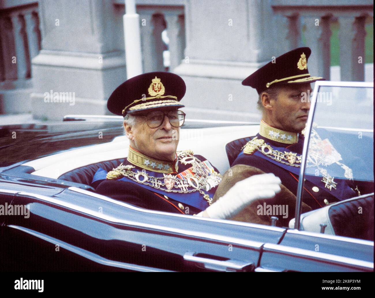 Oslo 19881003. Opening of the 133rd Storting. King Olav and Crown Prince Harald drive together ...