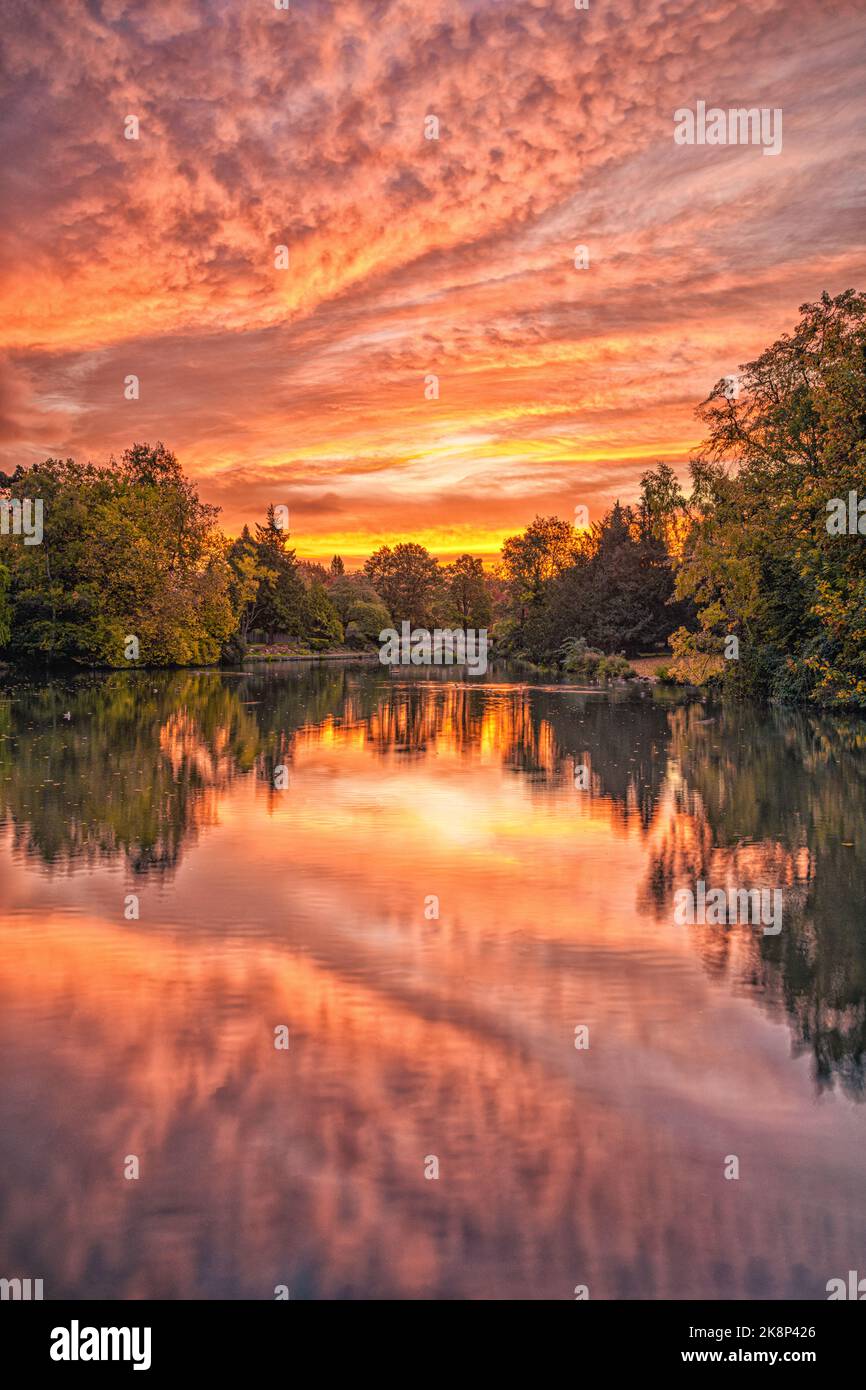 Pittville Lake at sunrise, Cheltenham Stock Photo - Alamy