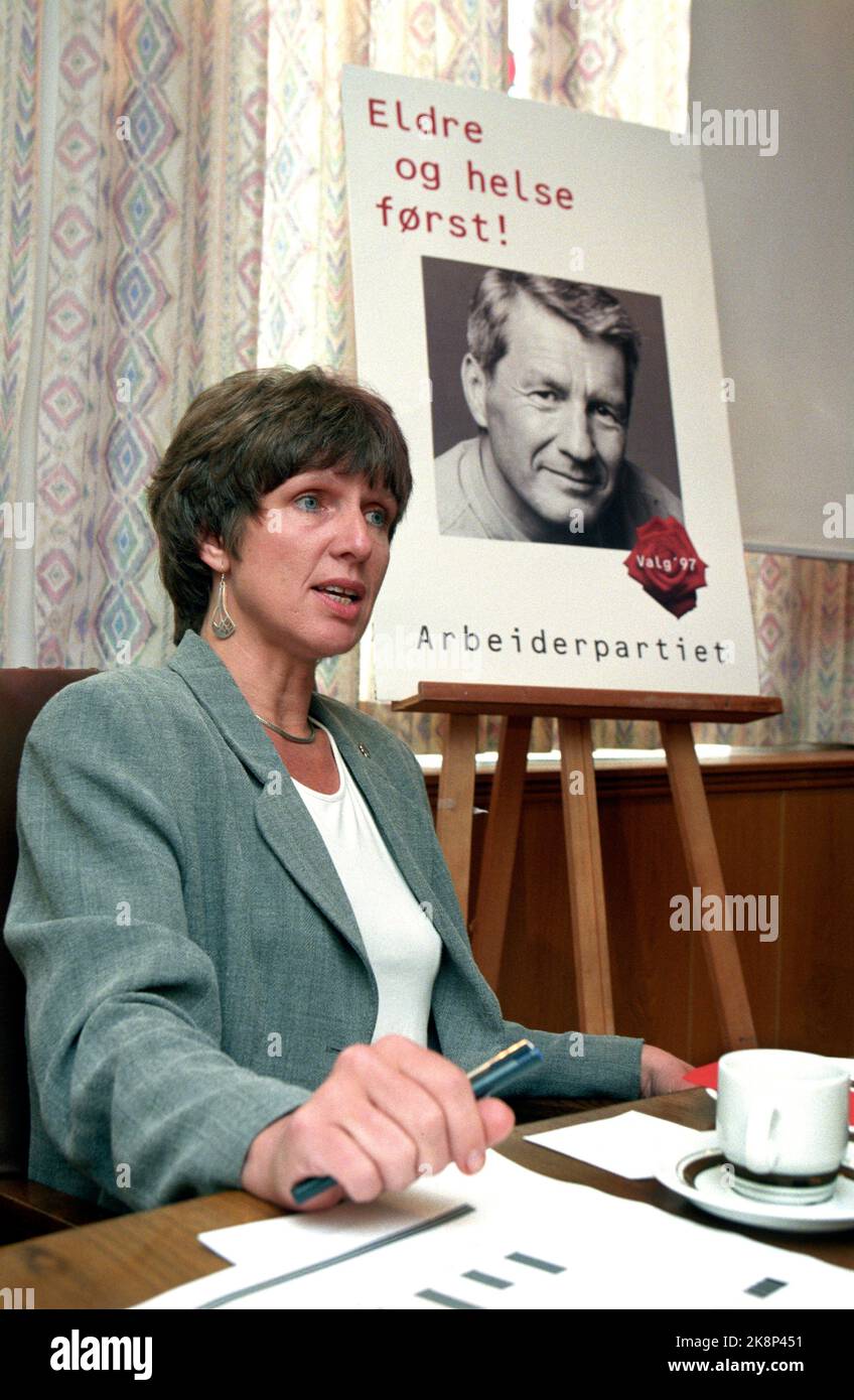 Oslo 19970625. Party secretary Solveig Torsvik informs about the Labor ...
