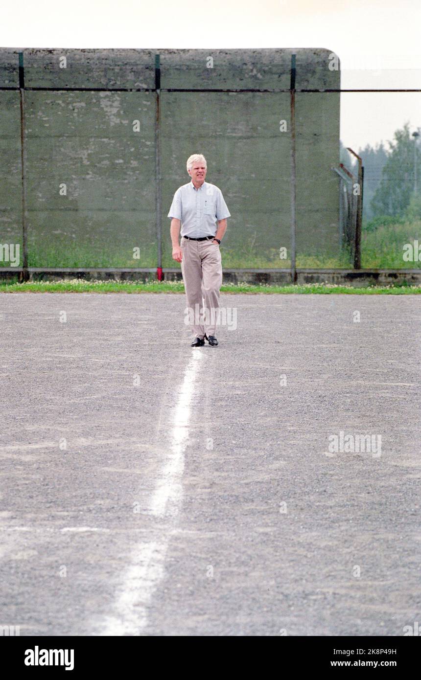 Ingar storfjell ntb prisons full figure alone hi-res stock photography ...