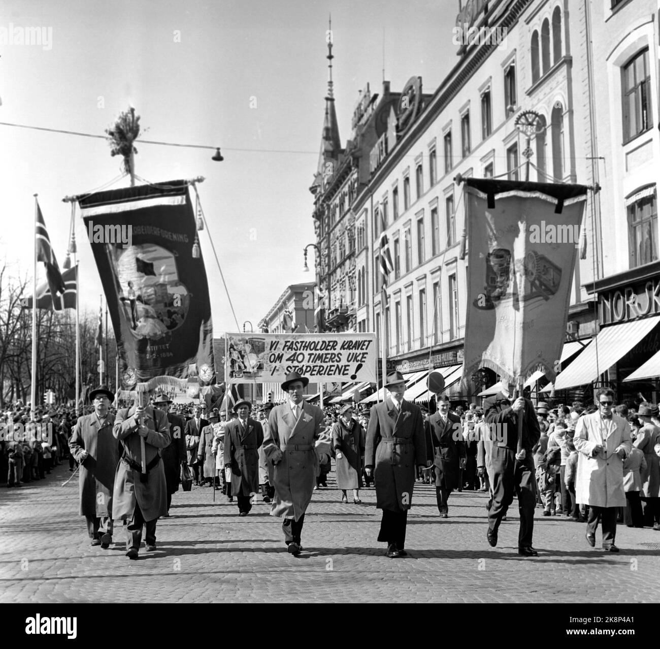 Oslo 19580501. May 1st celebration. The May 1 train on Karl Johans gate ...