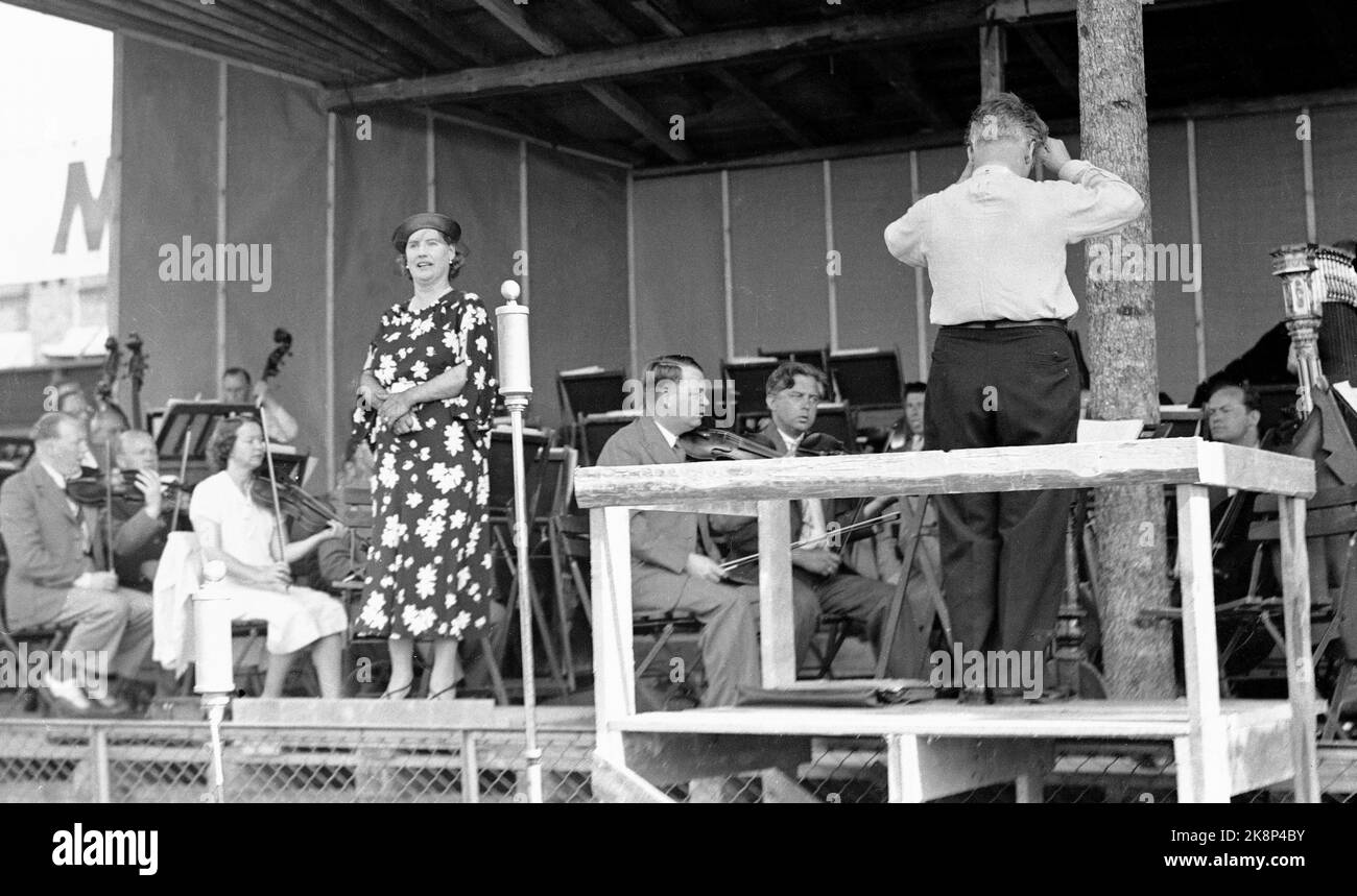 Oslo June 1937 Singer Kirsten Flagstad holds a concert at Frogner ...