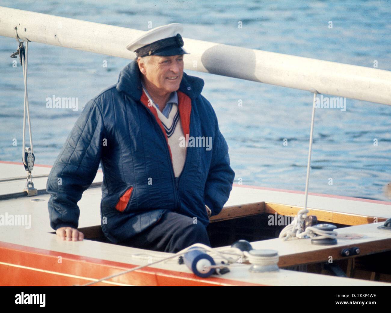 Oslo 1973. A smiling King Olav is out and sails with the boat "Bingo ...