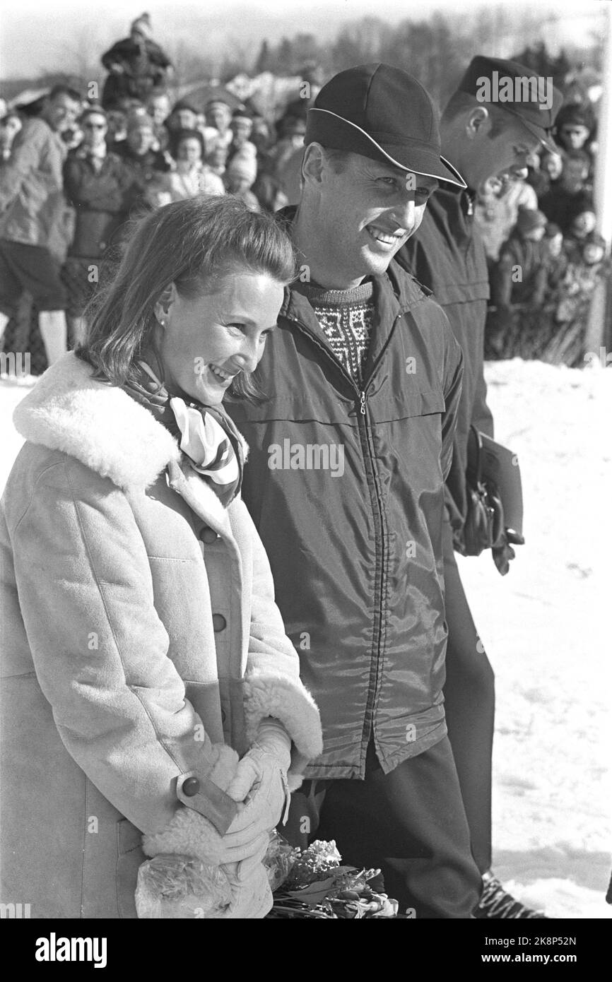 Engaged happiness Black and White Stock Photos & Images - Alamy