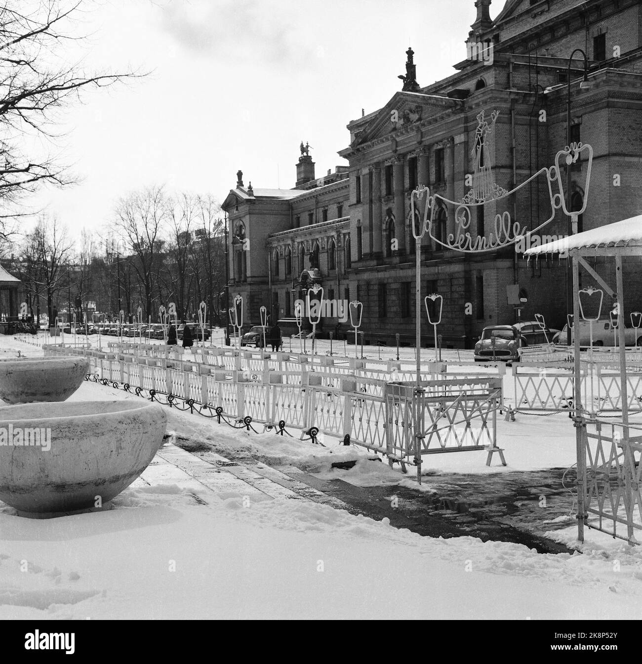 1963 the outdoor restaurant hi-res stock photography and images - Alamy