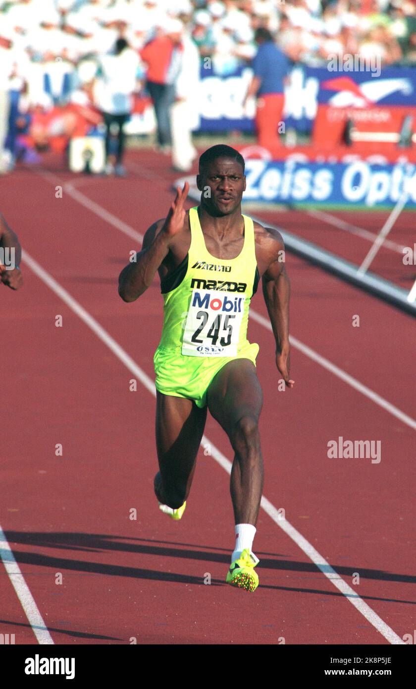 Oslo 19940722: Dennis Mitchell in action of 100m. Under Bislett Games ...