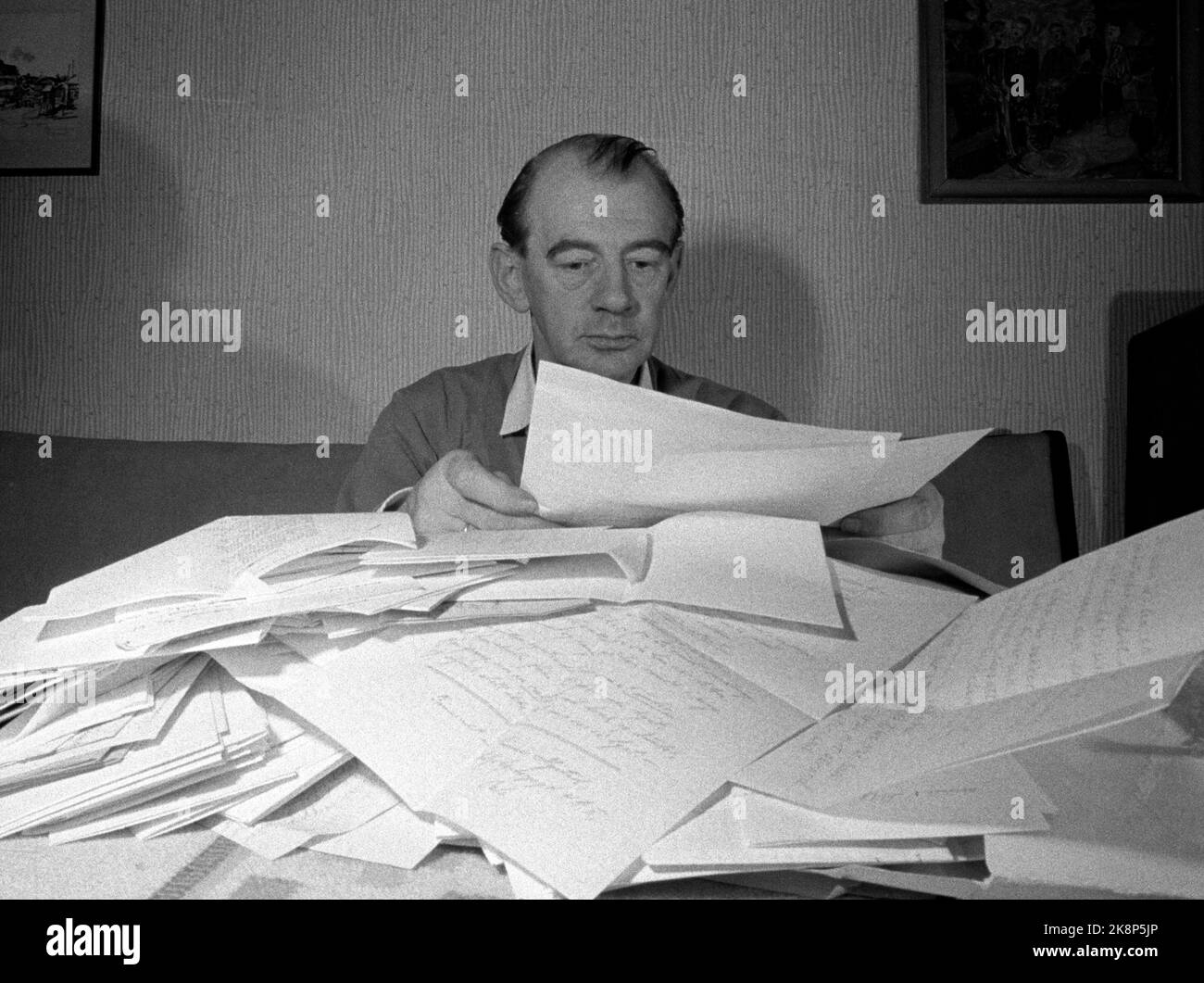 Oslo november 1961 interview situation with otto nielsen hi-res stock ...