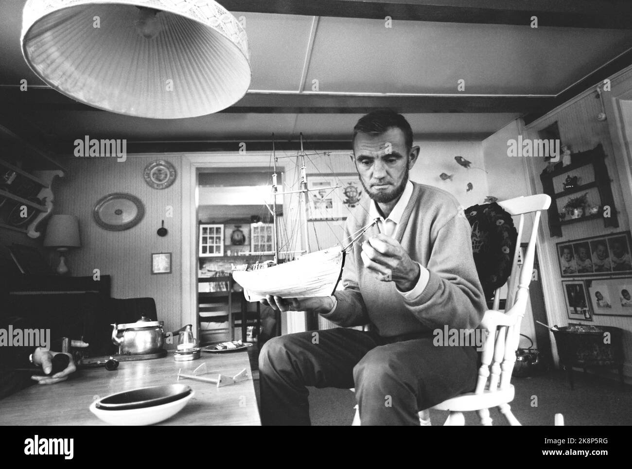 Grimstad October 1968 Author, cartoonist and Kåsør Odd Børretzen have ...