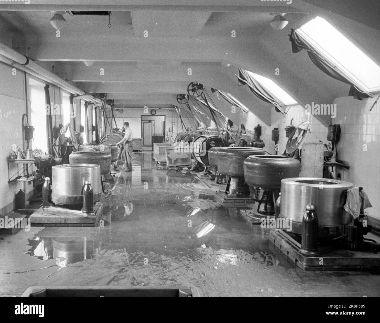Ww2 oslo 19440907 the peat street bath hi-res stock photography and ...