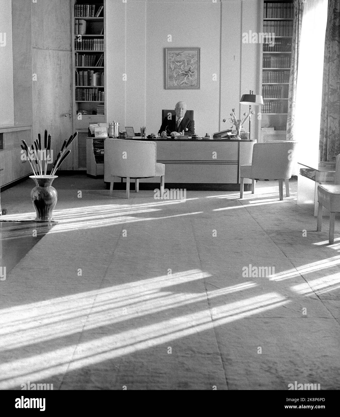 Sverre a borretzen current ntb offices alone interior hi-res stock photography and images - Alamy