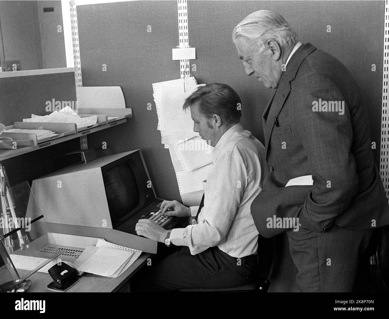 Oslo 70s computer in use in ntb hi-res stock photography and images - Alamy