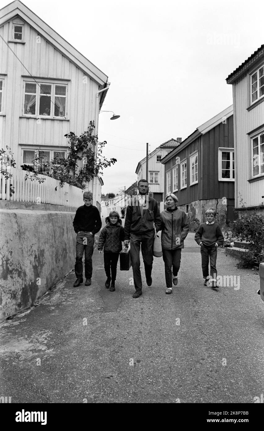 Ivar aaserud current ntb full figure families hi-res stock photography ...