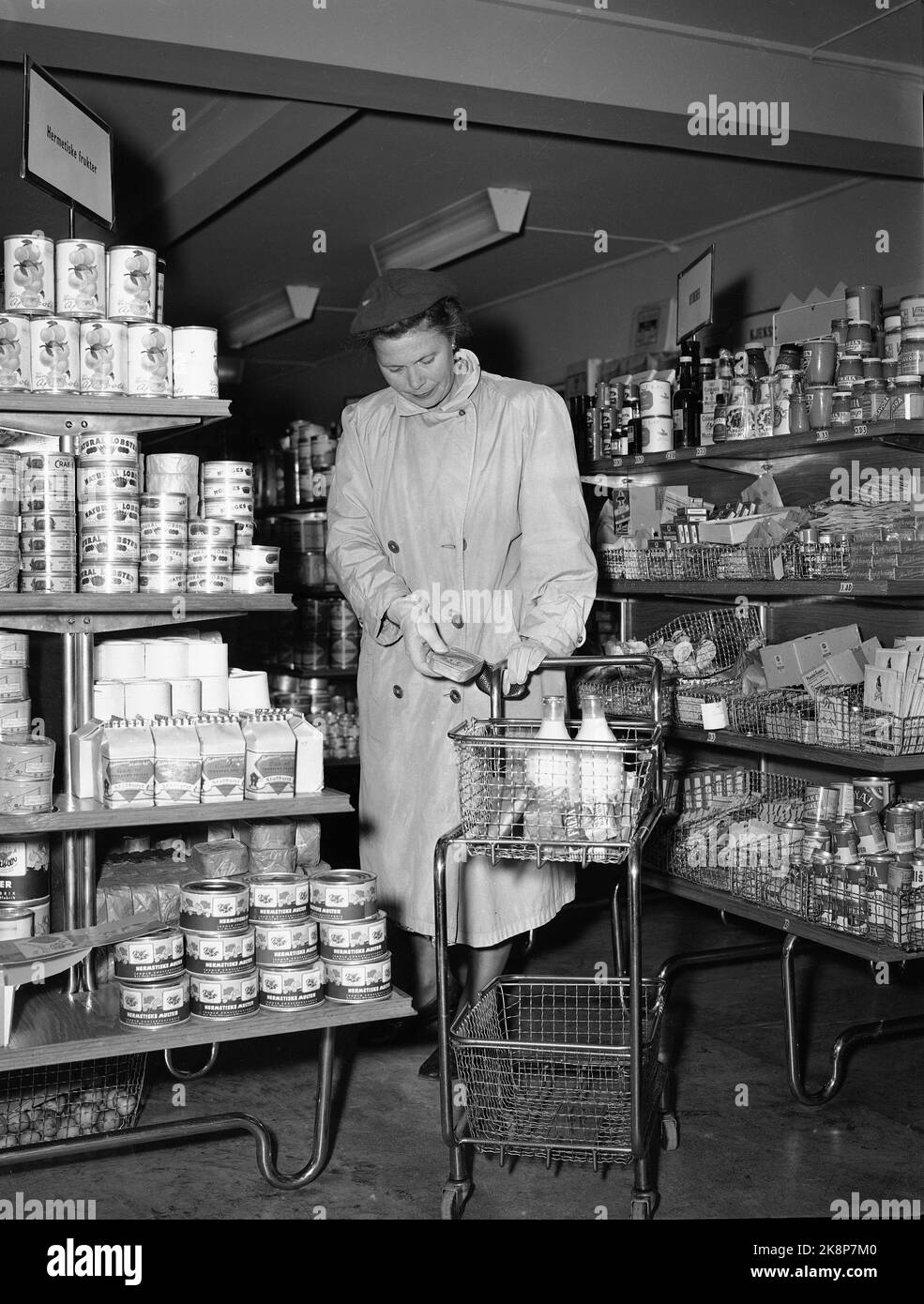 Oslo 19530918 Interior from K. Jacobsen A/S Colonial and meat. Self ...