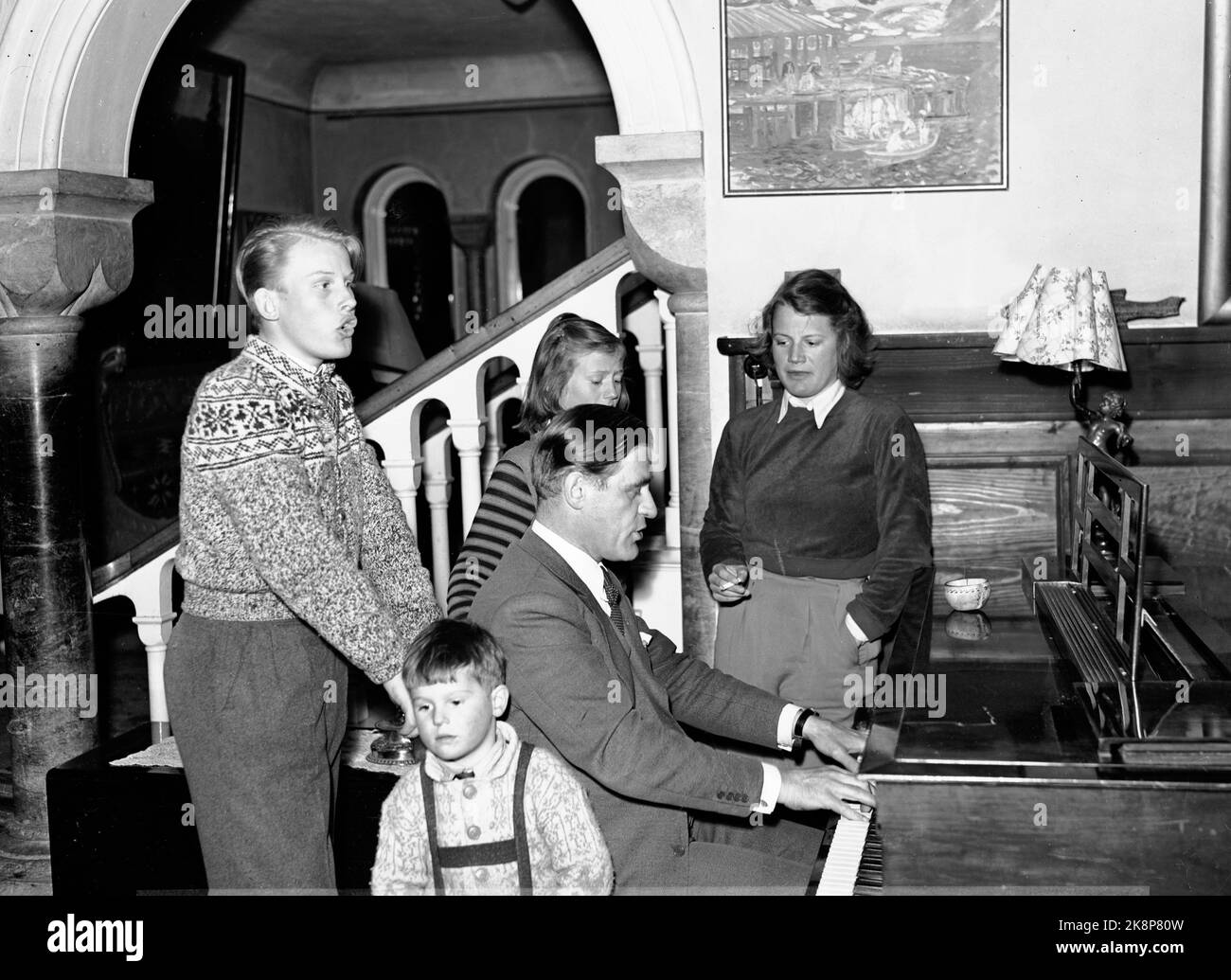 Home sing Black and White Stock Photos & Images - Alamy