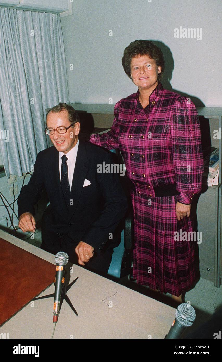 Oslo 19891016. Government change. Jan P. Syse takes over as prime ...