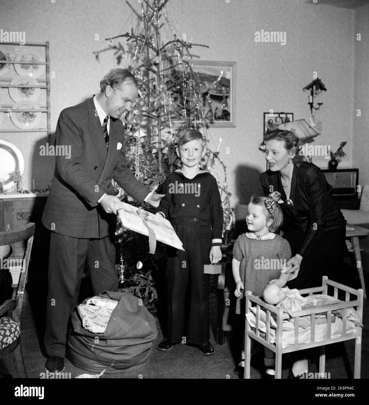 Oslo 19490107. Actor Henki Kolstad and wife Else Kolstad with the ...
