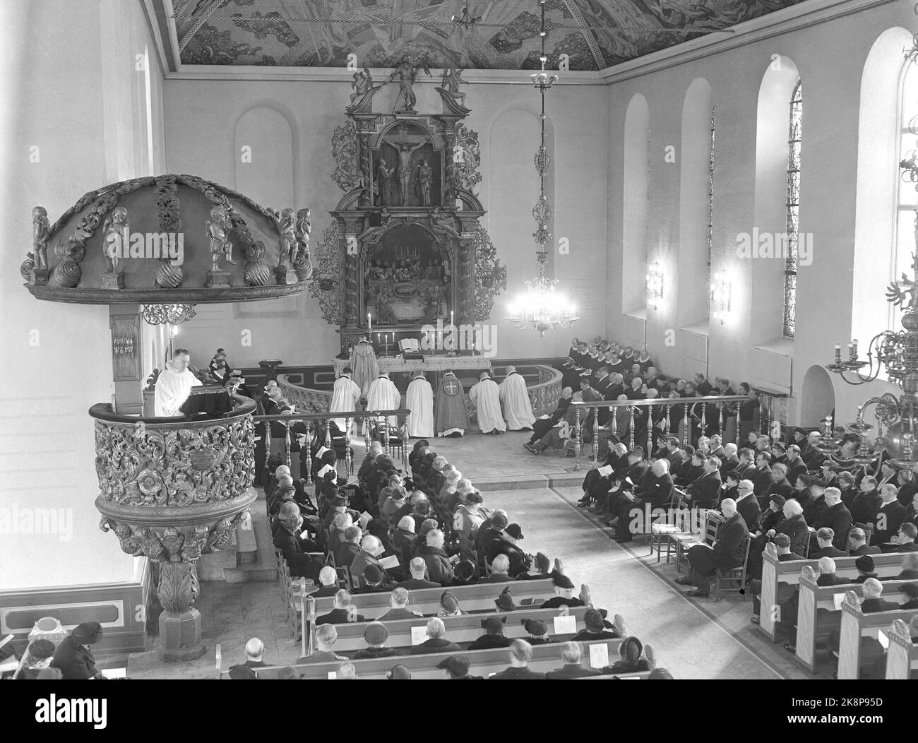 Oslo cathedral interior hi-res stock photography and images - Alamy