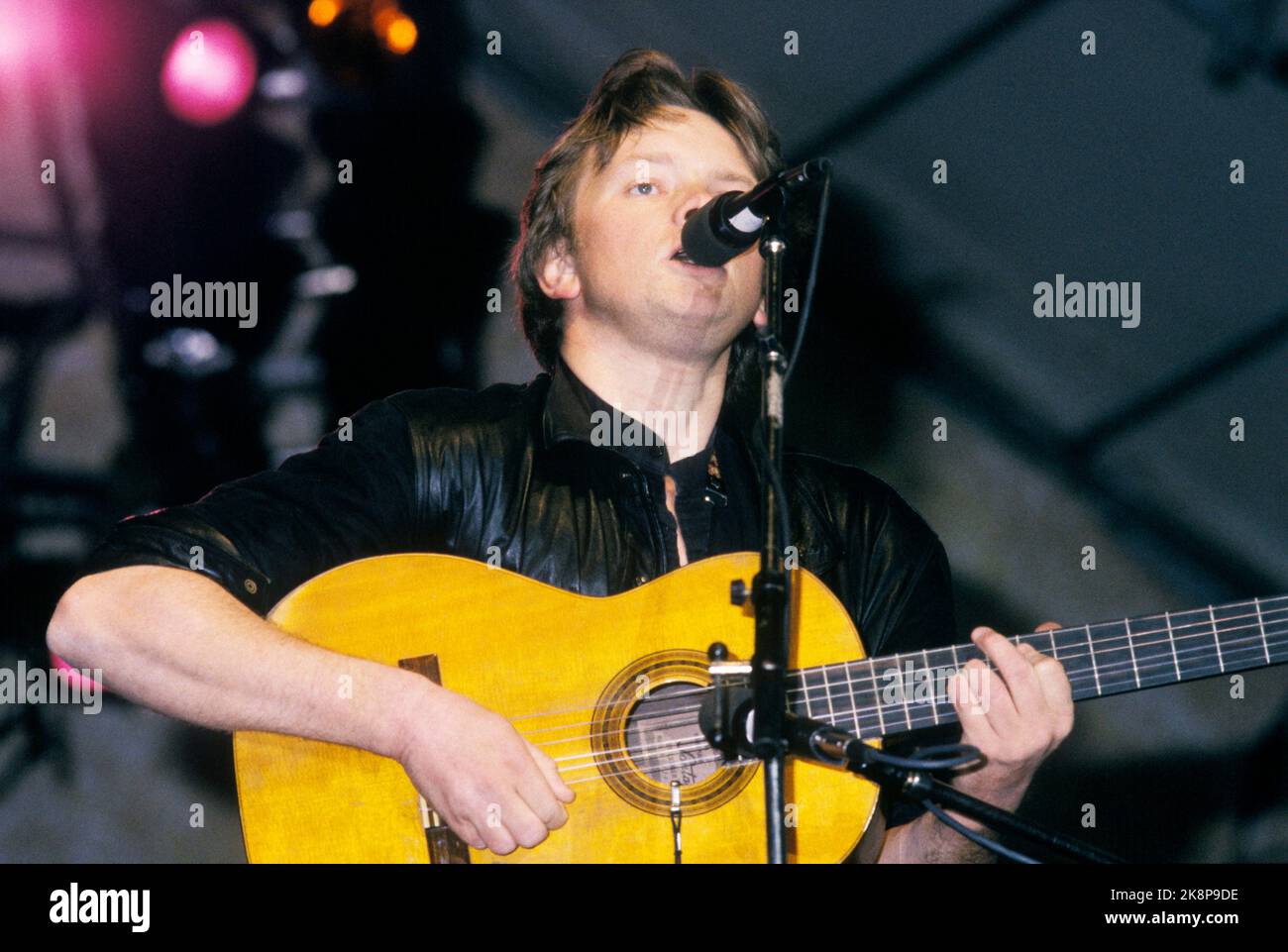 1985 musician and singer jan eggum on stage photo hi-res stock ...