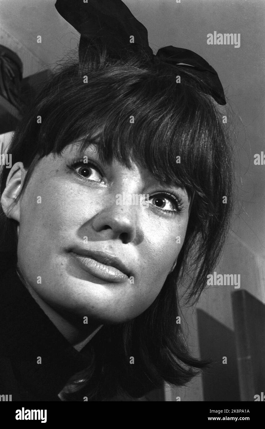 The current November 1965 Visiting the young artist 16 -year -old Åse ...