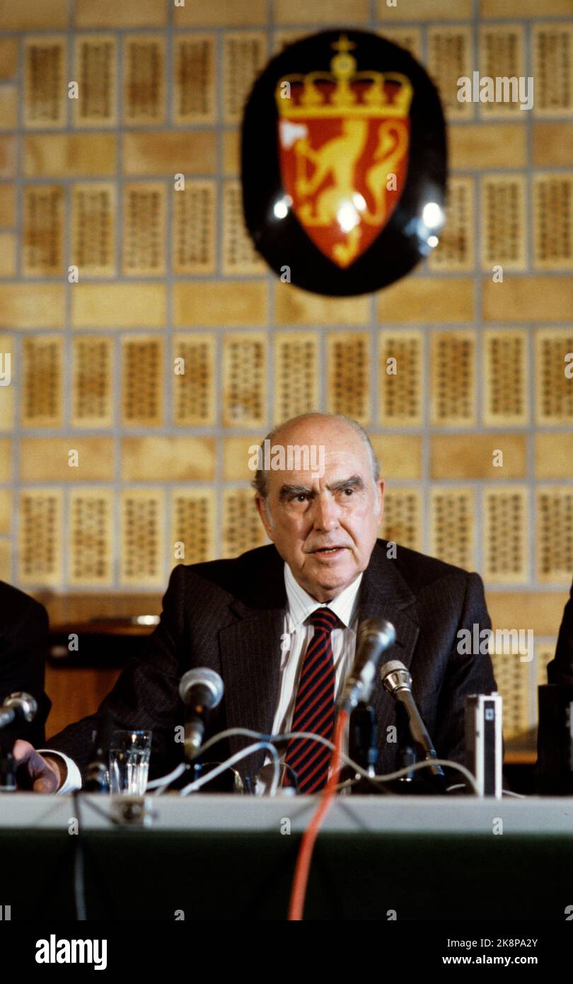 John stenersen ntb alone portrait hi-res stock photography and images ...