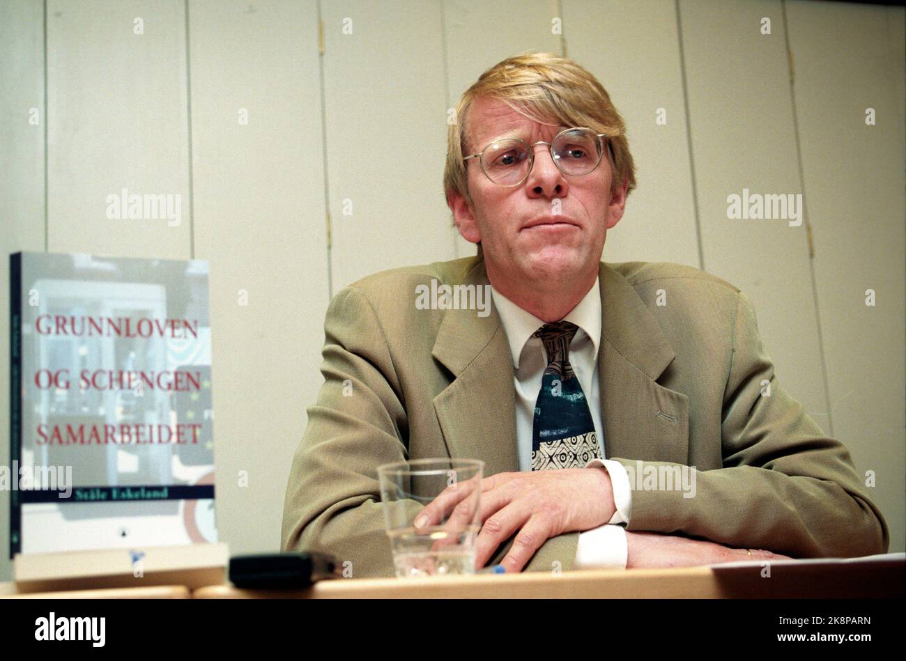Oslo 19970514 Ståle Eskeland presents its new book on the Schengen ... Oslo 19970514 Ståle Eskeland presents its new book on the Schengen ...