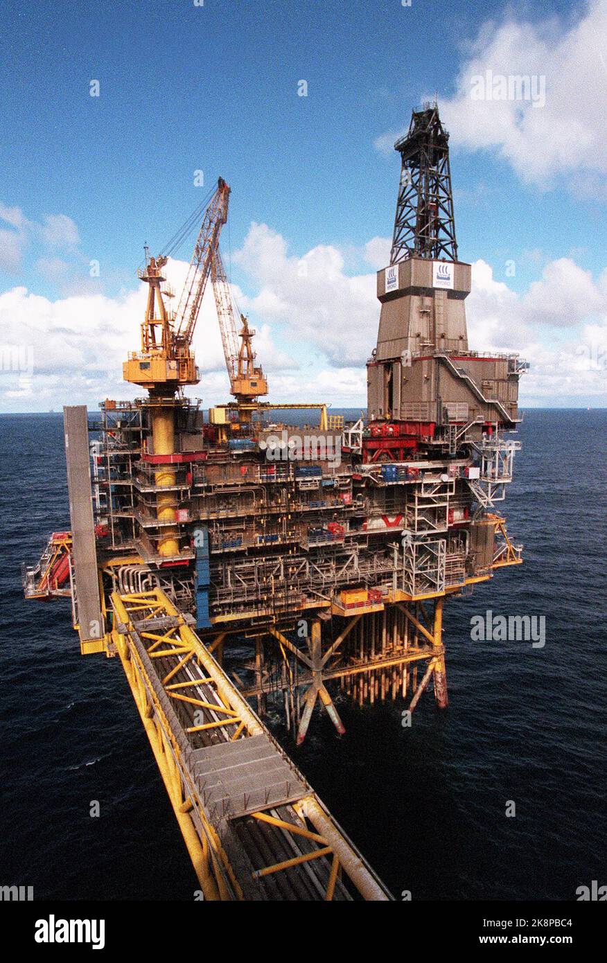The North Sea 19980909. Oseberg B The platform on the Oseberg field ...