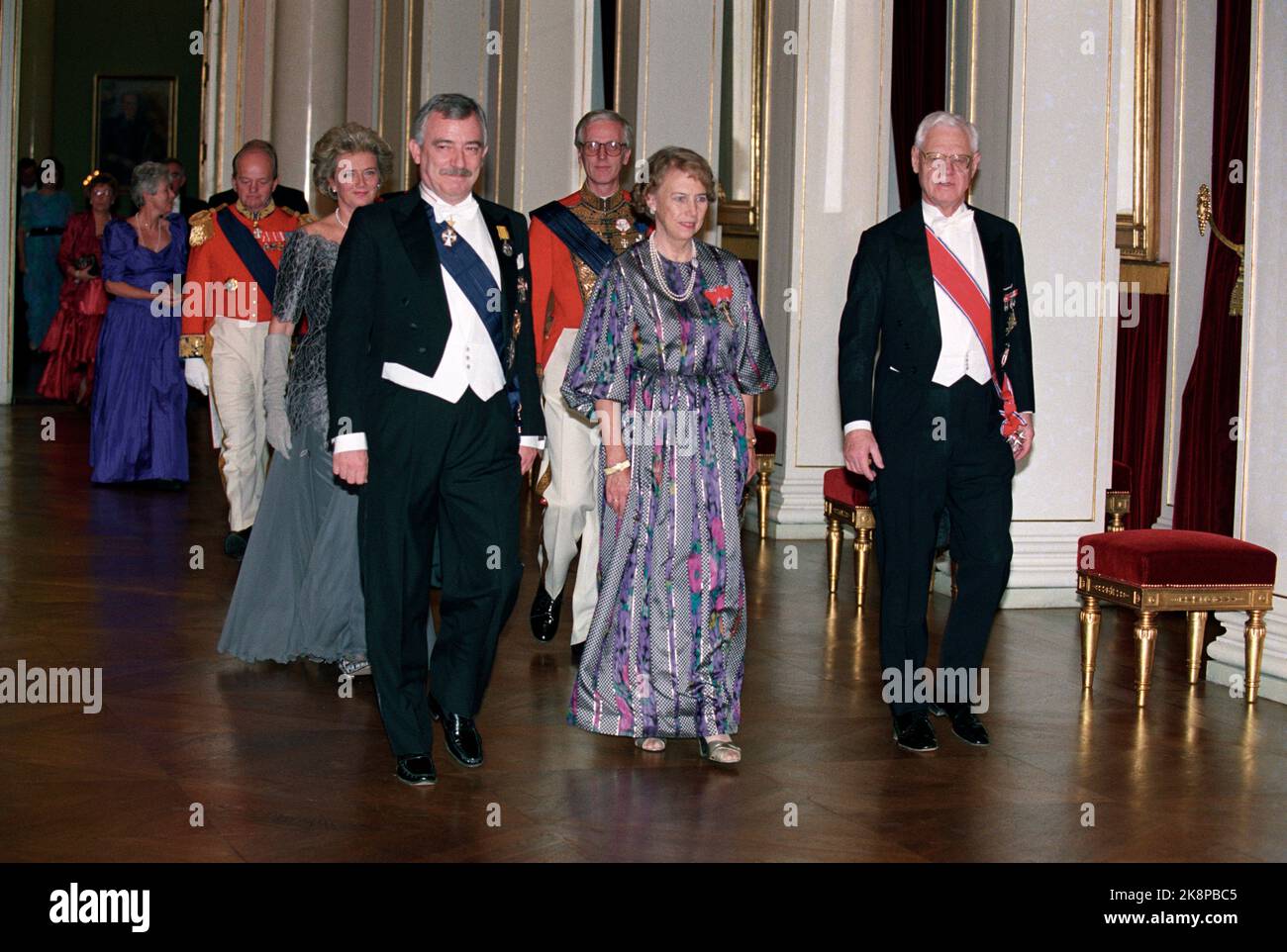 Oslo 19921013 Denmark's Foreign Minister Uffe Ellemann-Jensen (TV) on ...