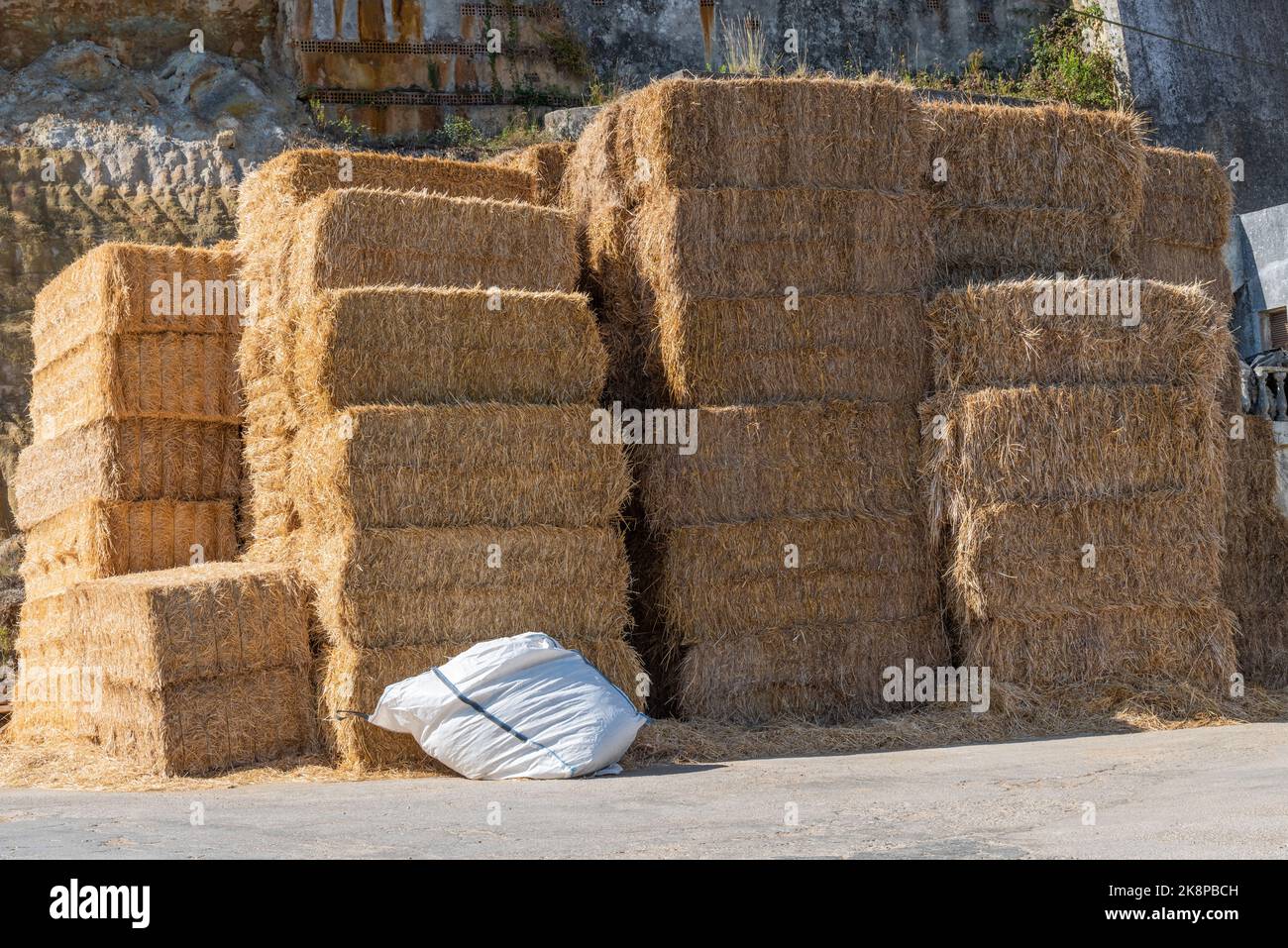 Hay stored outdoors hi-res stock photography and images - Alamy