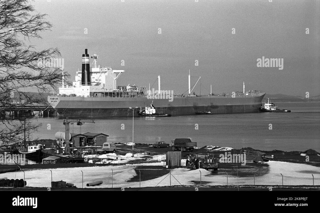 1973 oil tanker hi-res stock photography and images - Alamy