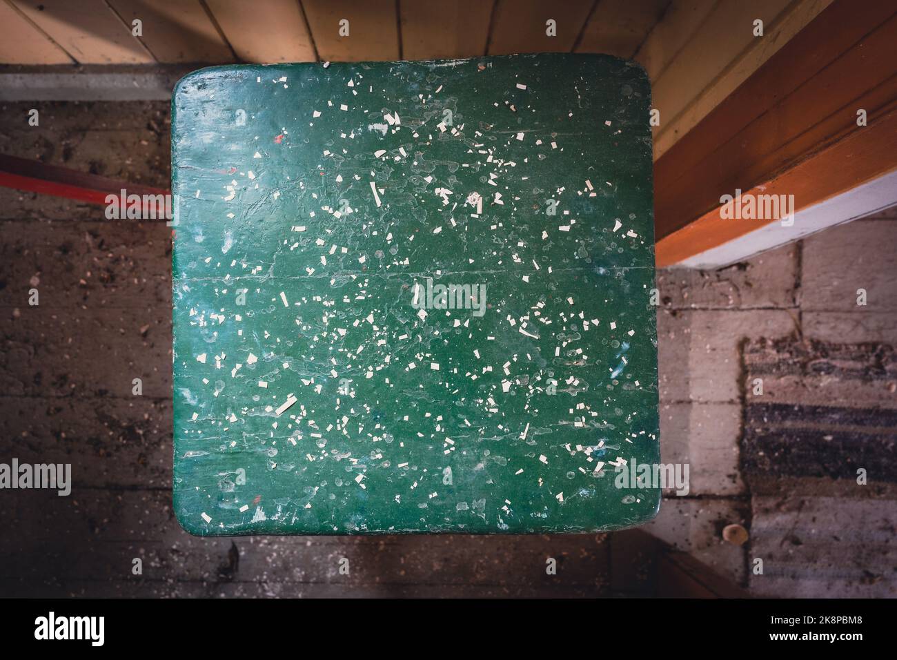 the empty stool Stock Photo - Alamy