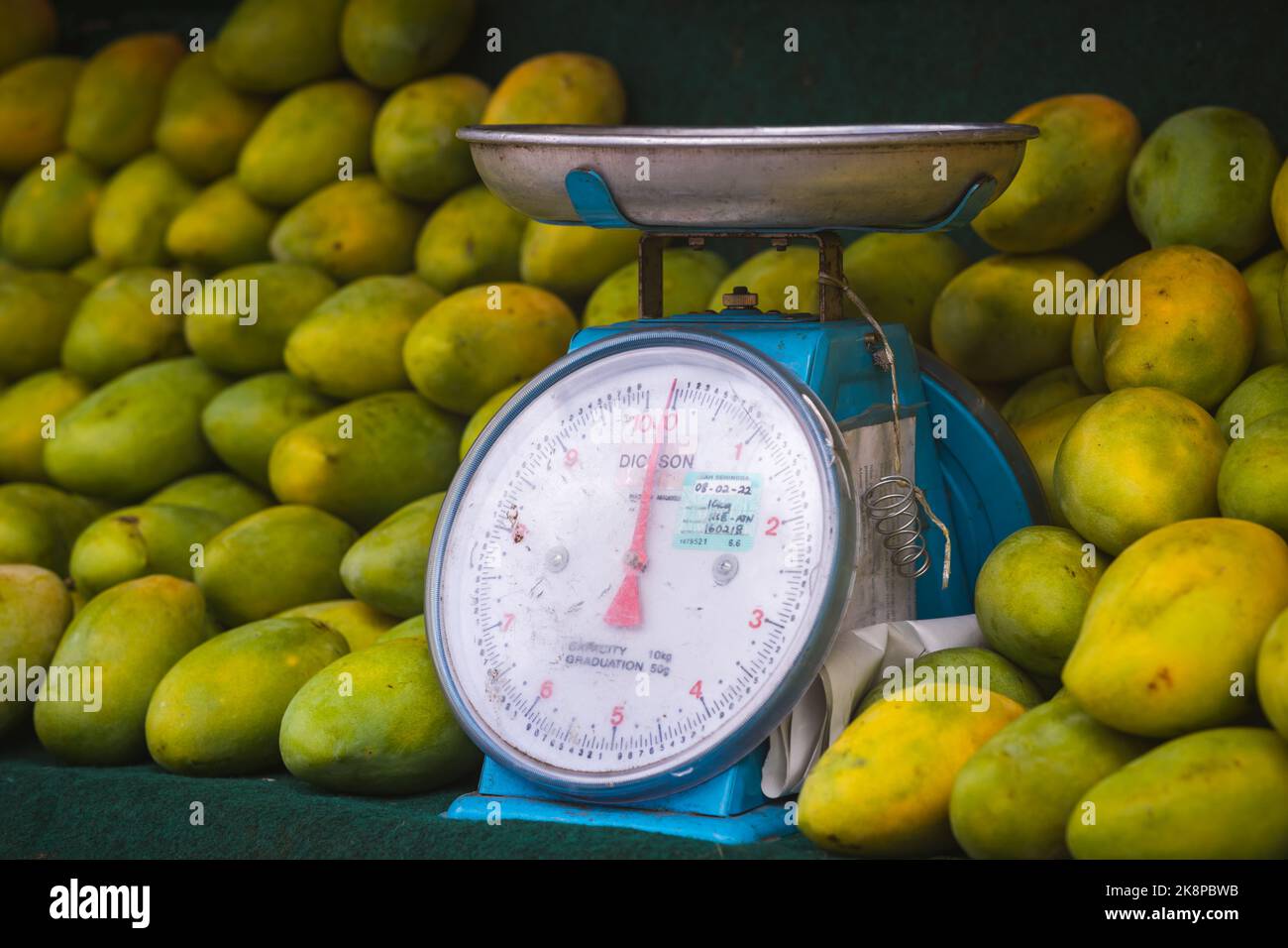 scale at the mango vendor at the market Stock Photo - Alamy