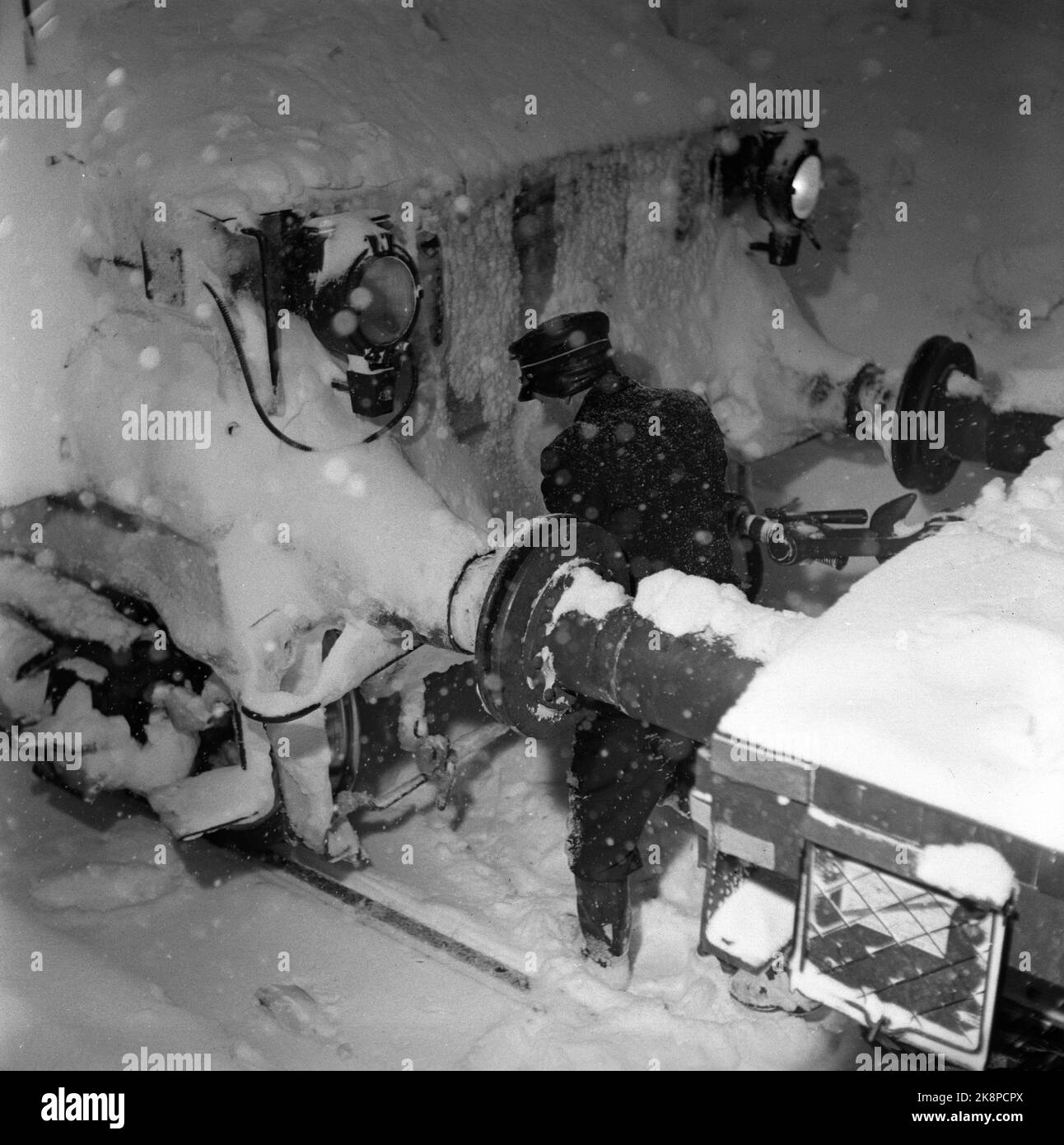 Aage storlokken current ntb winter snow train storm snowmobiling men hi ...