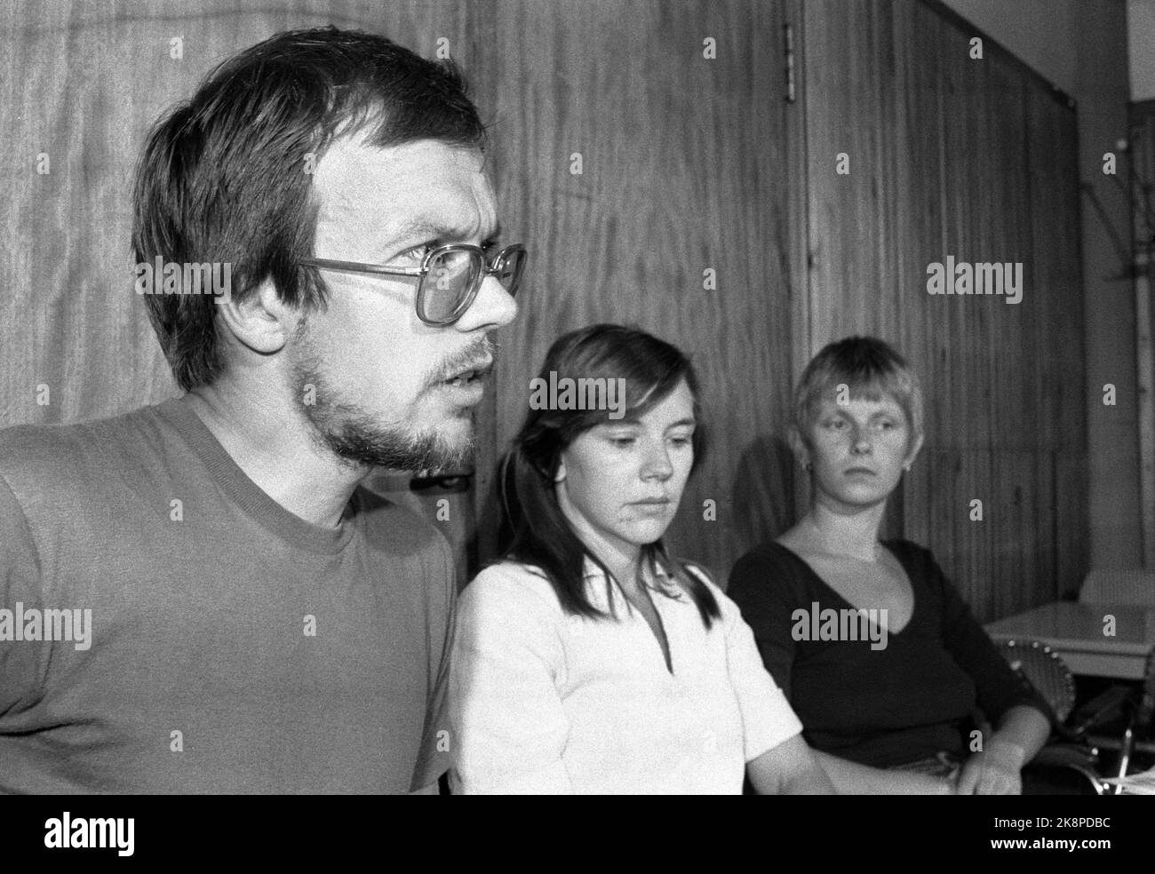 Holds a press conference in oslo photo hi-res stock photography and ...