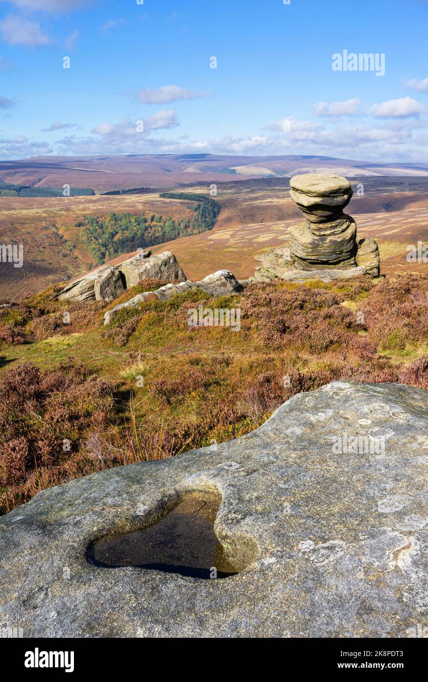 Peak District National Park The Salt Cellar rock formation on Derwent ...