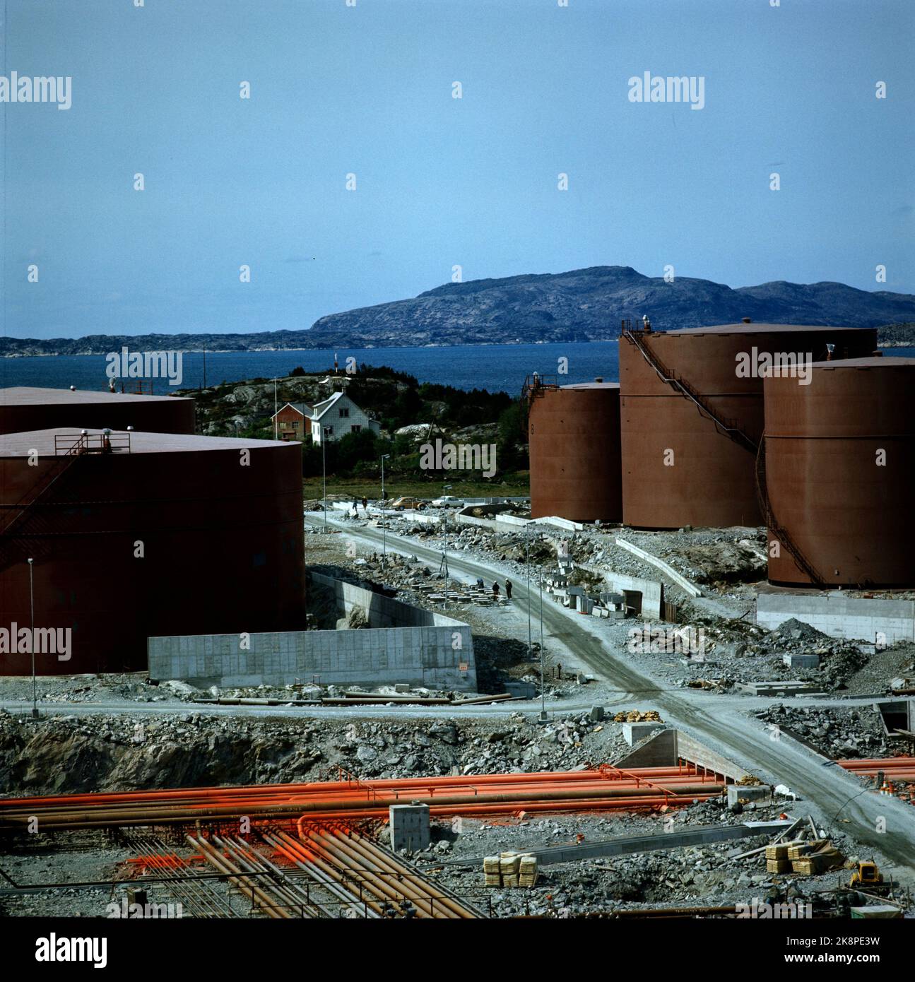 Mongstad 197405: Construction of the oil refinery at Mongstad. The oil ...