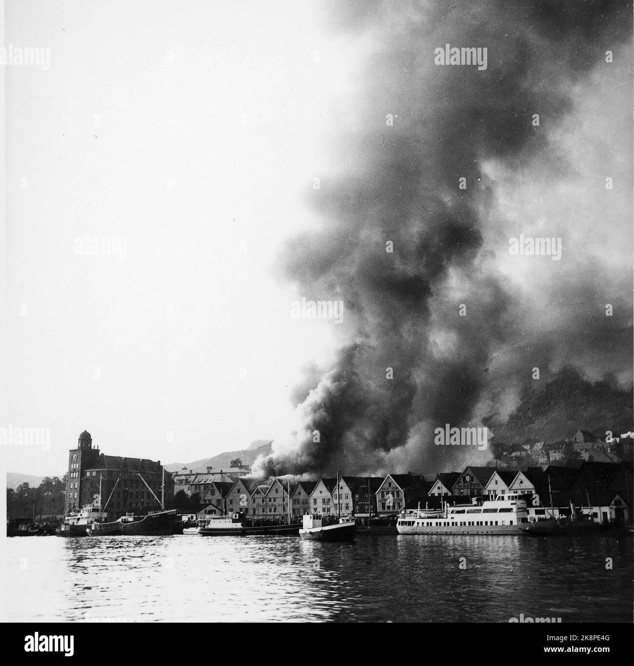 Ntb fire extinguishing historical buildings fires hi-res stock ...