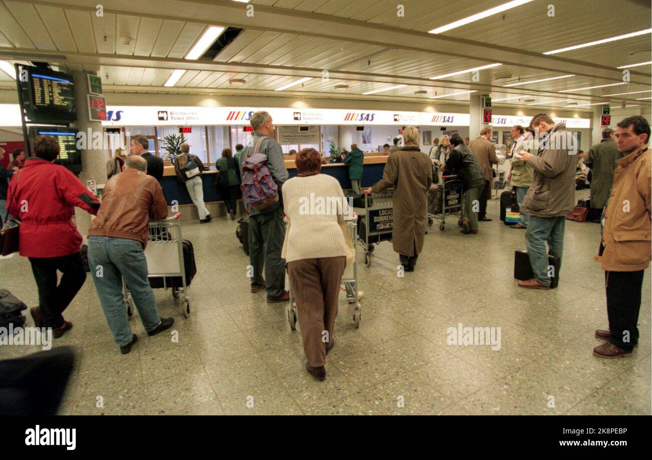 Tor richardsen airport strike queue hi-res stock photography and images ... Tor richardsen airport strike queue hi-res stock photography and images ...
