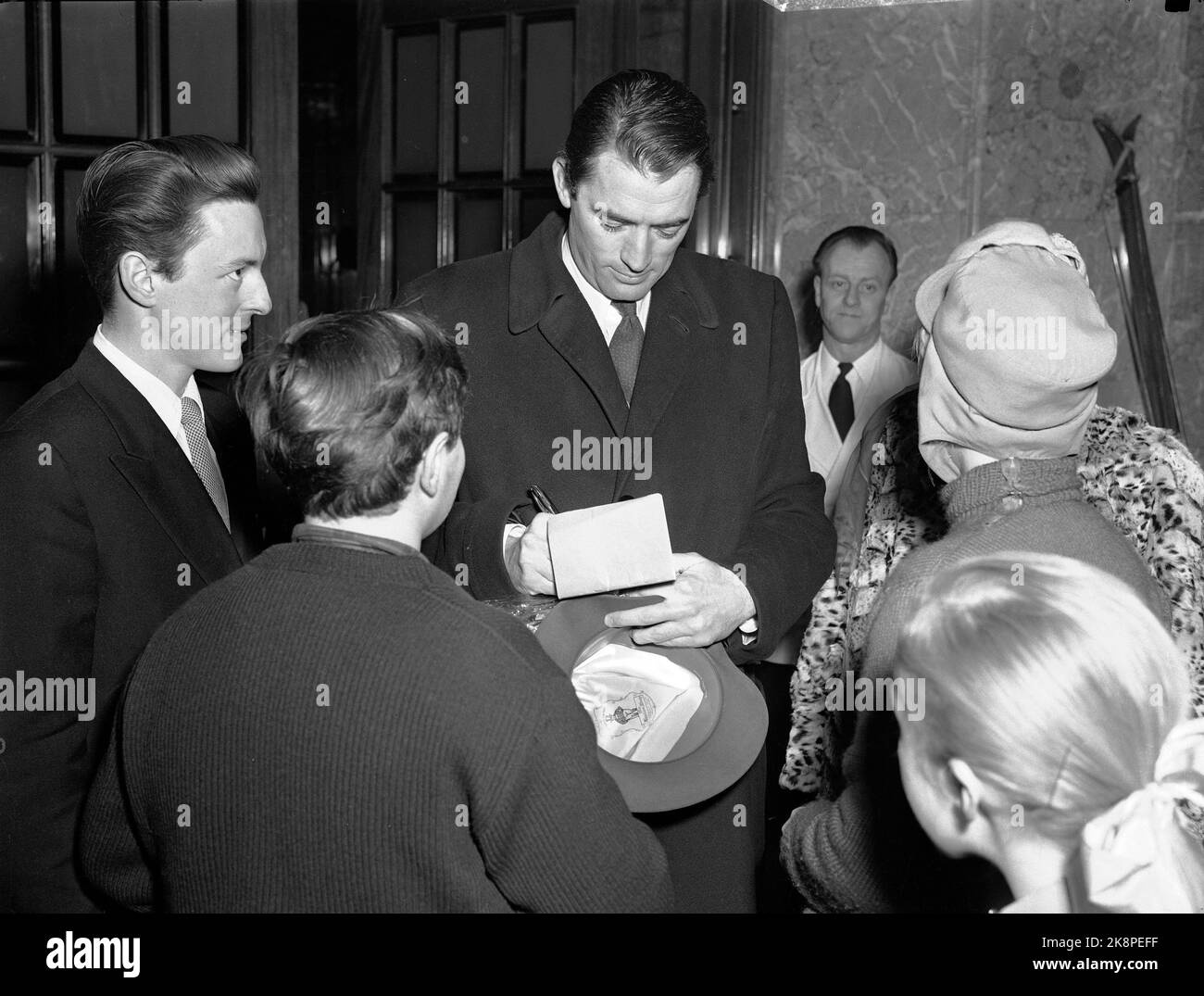 Oslo 19530120 The ski player and movie star Gregory Peck visits Norway ...