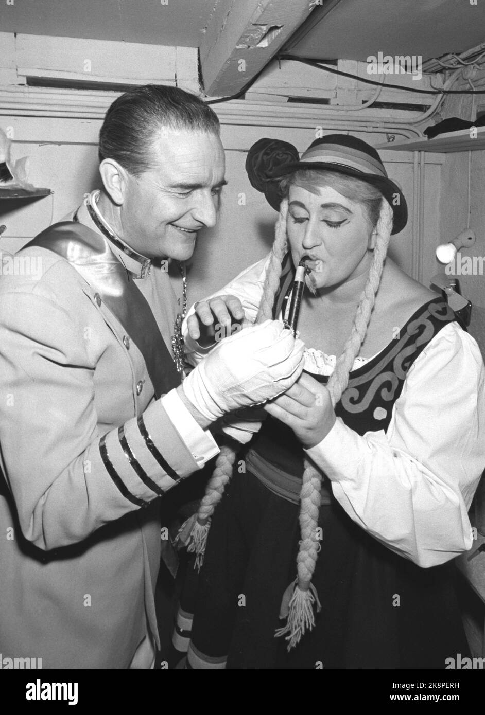 Oslo 19621117. Famous women test pipes specially made for women. This ...