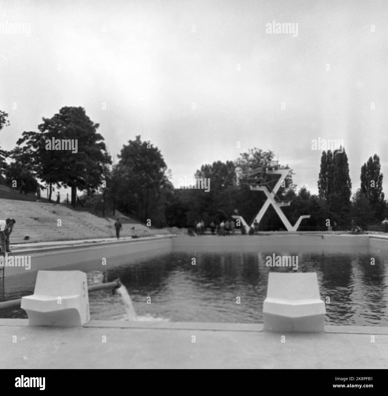 Oslo 19550806 Frognerbadet. The bathroom is located in Middelthuns gate ...