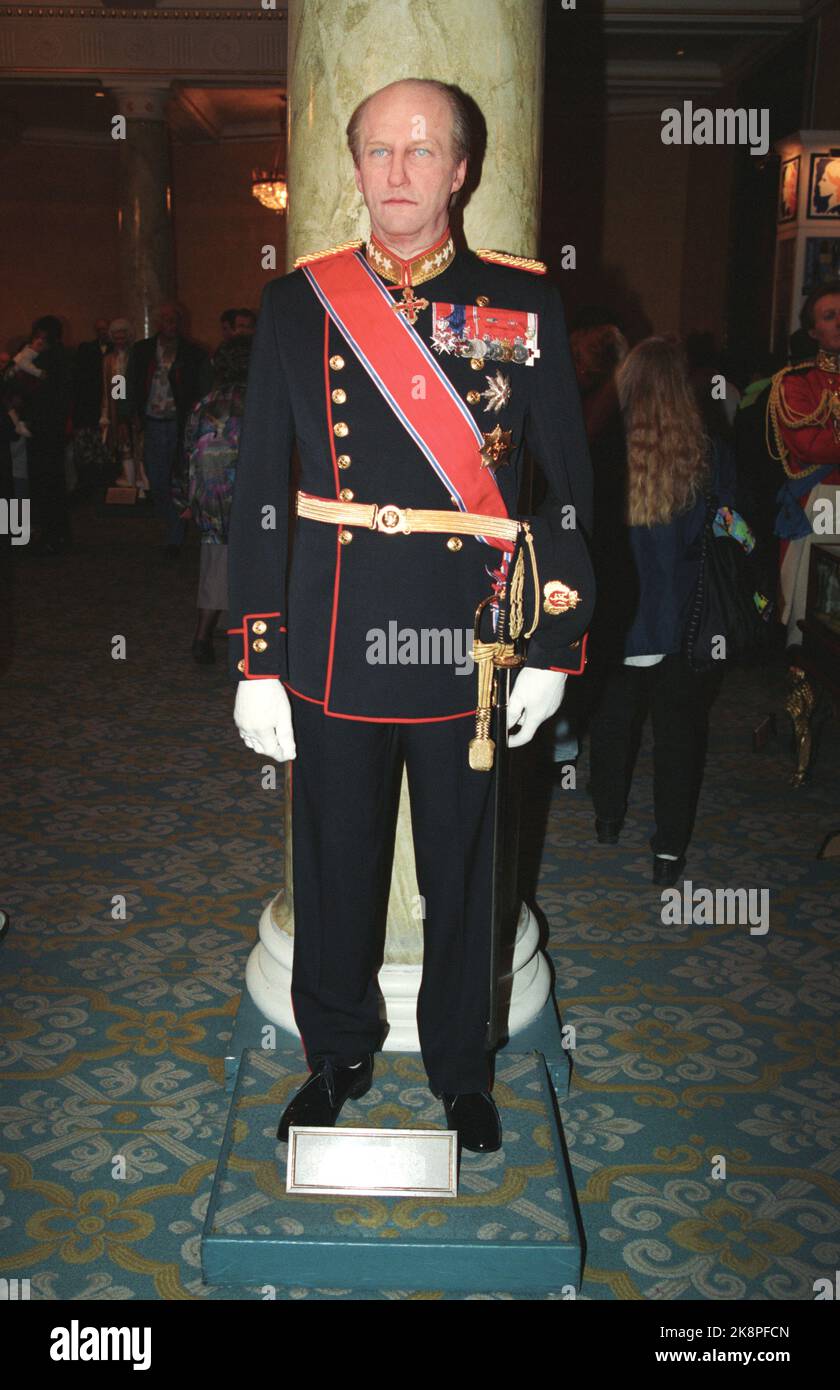 London 19940510. Wax figure of King Harald in Madame Tussaud's wax ...