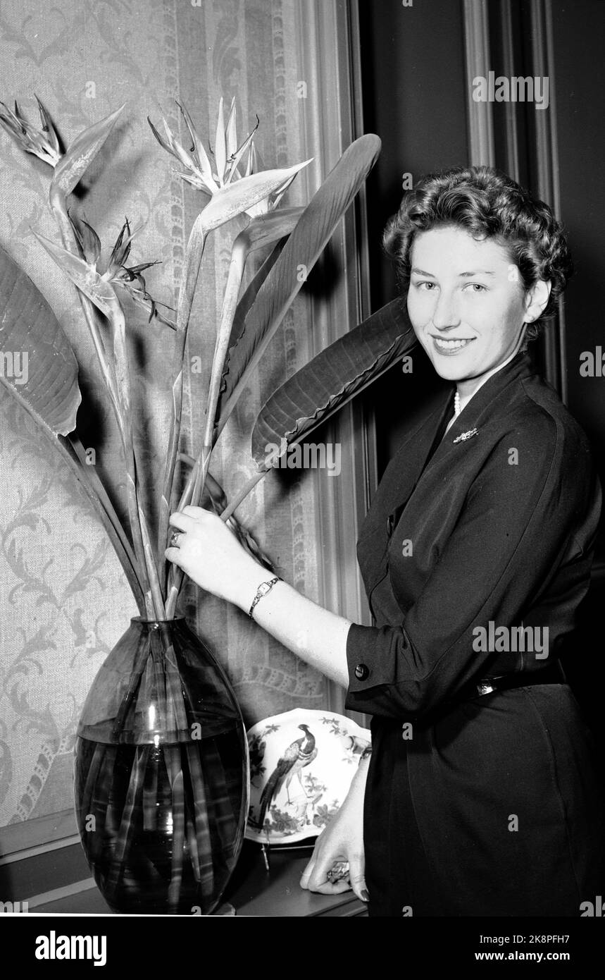 Skaugum 19541126. Princess Astrid photographed at Skaugum. Here we see ...
