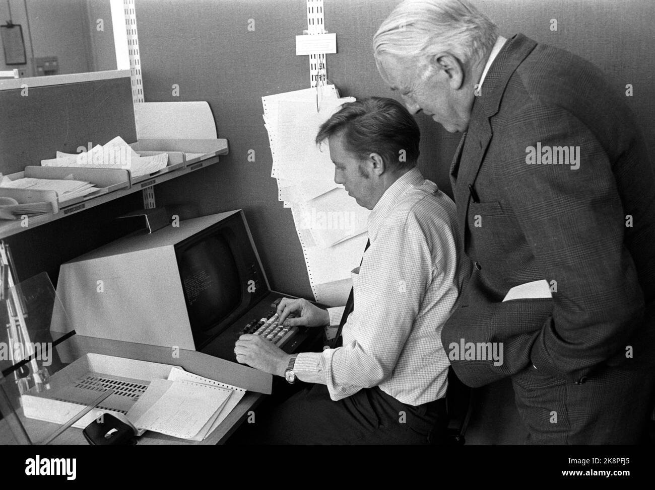 Oslo 70s computer in use in ntb hi-res stock photography and images - Alamy